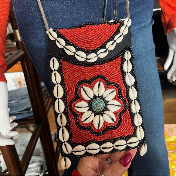Vintage | Bags | Vintage Cowrie Flower Puka Shell Beaded Crossbody Bag ...